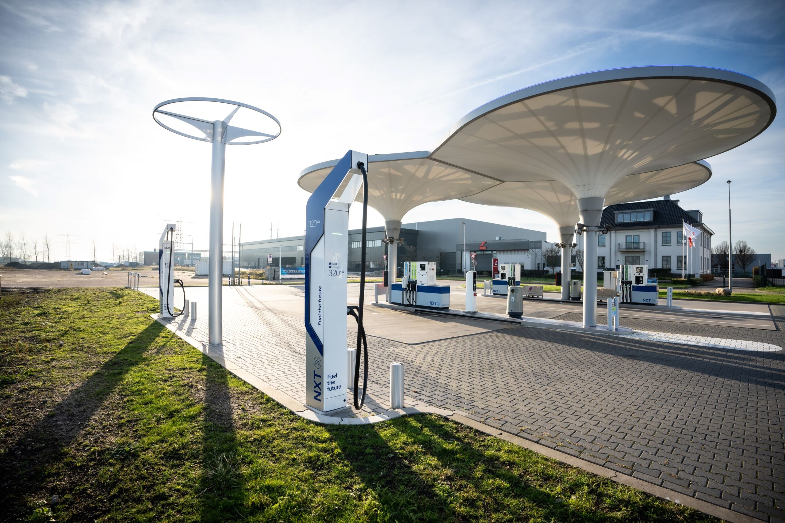 Nieuwe snellaadlocatie geopend bij NXT Energy Hub Beverwijk - NXT Mobility